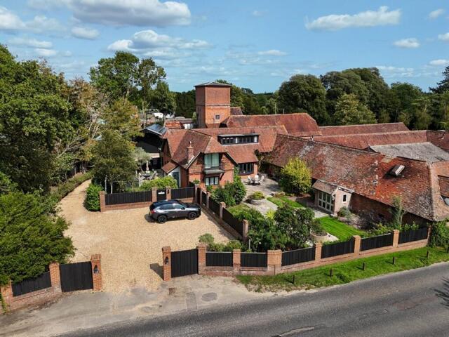 7 Bedroom House Lymington Hampshire LS99029483