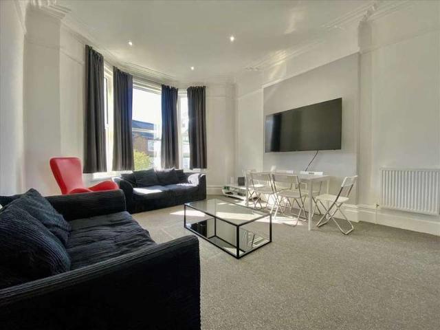 7 Bedroom House Share