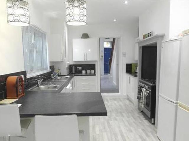 7 bedroom house share for rent in Desmond Avenue Hull HU6