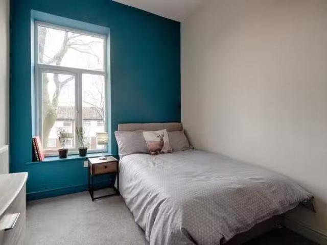7 bedroom house share for rent in Heywood Street, Bury, BL9