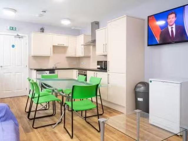 7 bedroom house share for rent in Hughenden Road, HP13