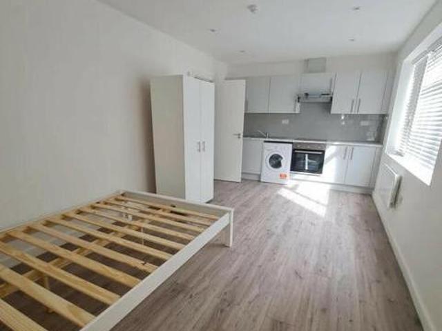 7 Bedroom House Share For Rent In Mitcham, Surrey