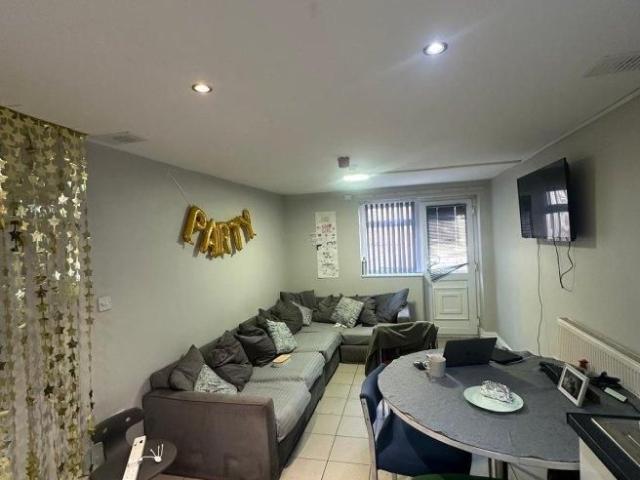 7 bedroom house share to rent