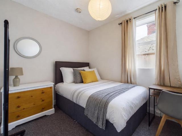 7 bedroom house share to rent