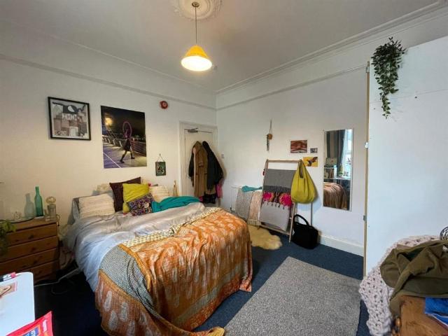 7 bedroom house share to rent