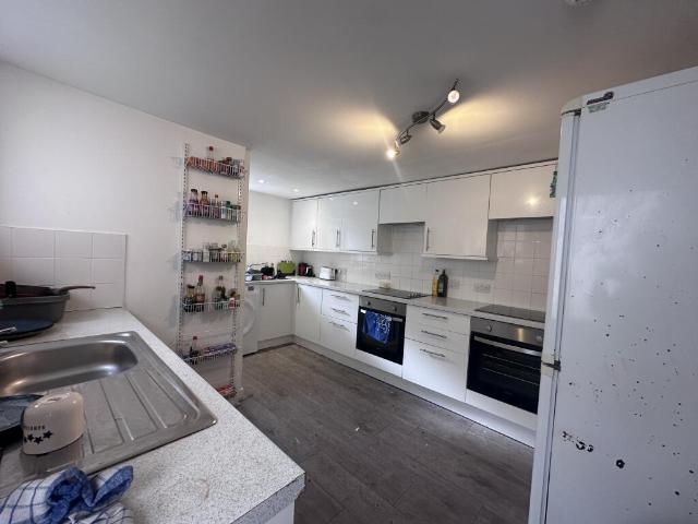 7 bedroom house share to rent