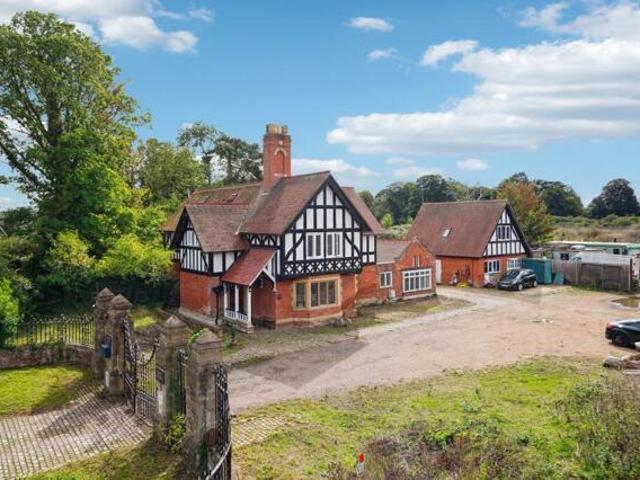 7 Bedroom House Slough Slough LS101119467