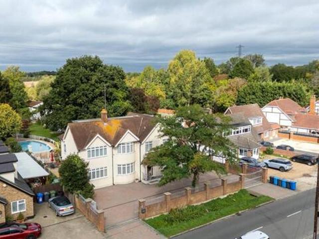 7 Bedroom House Wraysbury Surrey LS98834950