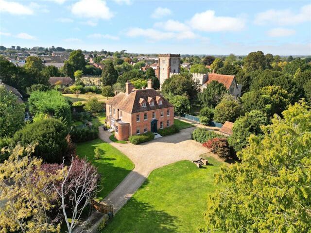 7 Bedroom House Writtle Essex LS99895117