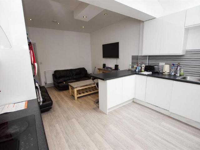 7 bedroom house to rent