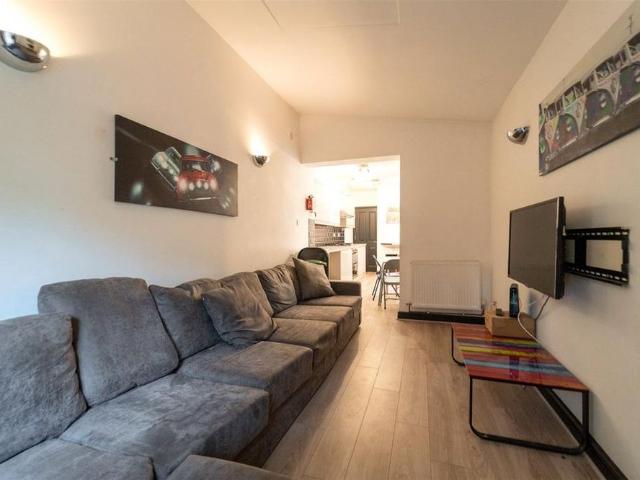 7 bedroom house to rent