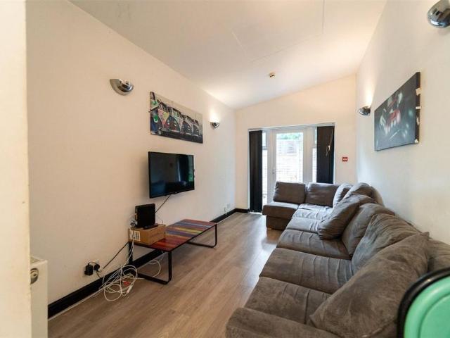 7 bedroom house to rent
