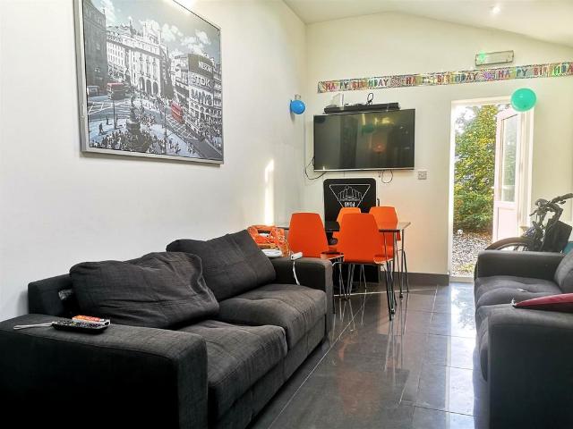 7 bedroom house to rent