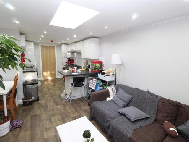 7 bedroom house to rent