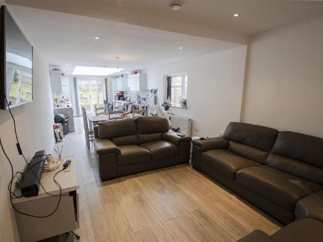 7 bedroom house to rent