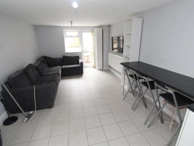7 bedroom house to rent