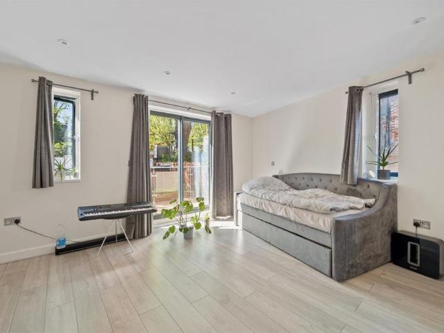 7 bedroom House To Rent Total Size: 3401 SQ FT