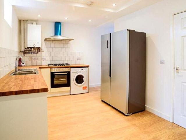 7 Bedroom House To Rent In Queens Road Bed, Beeston, East Midlands, NG9