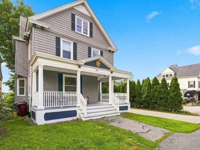 7 bedroom, Lowell MA 01852 105105914