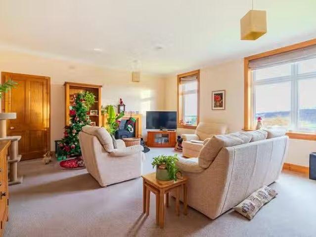 7 Bedroom Lodge For Sale In Strathview Lodge B&B, Cambusavie.