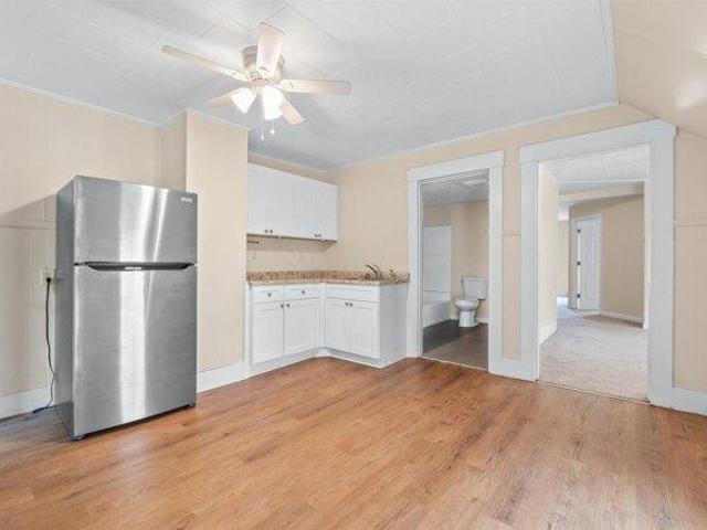 7 bedroom, Laconia NH 03246 104477336