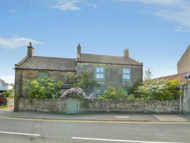 7 bedroom link detached house for sale