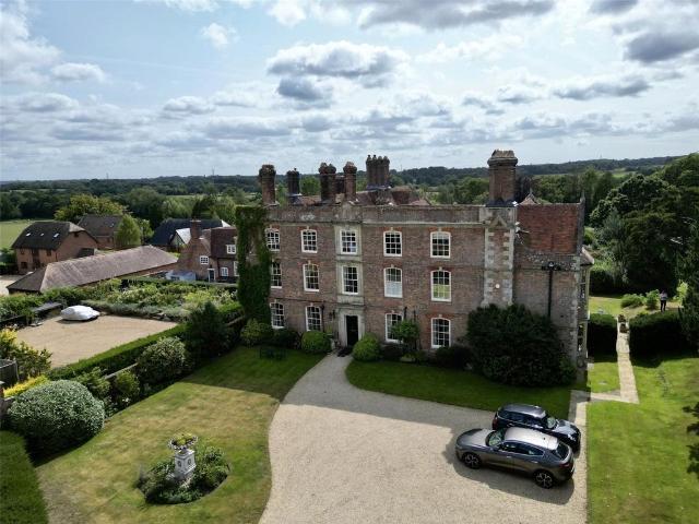 7 bedroom link detached house for sale