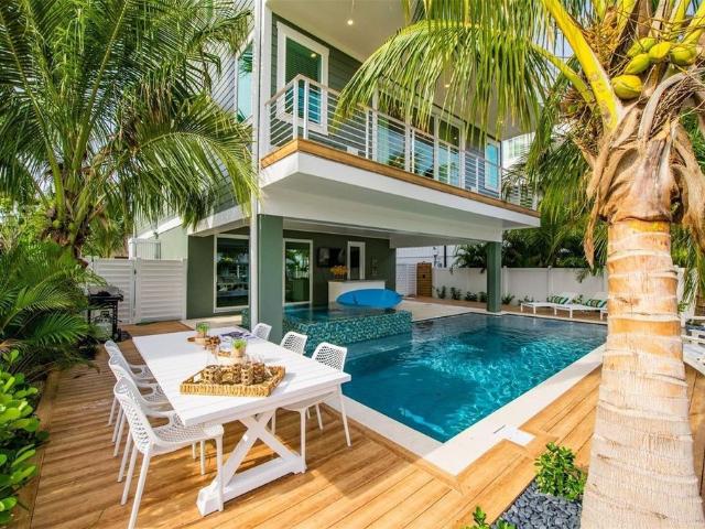 7 bedroom luxury House for sale in Bradenton Beach, Florida