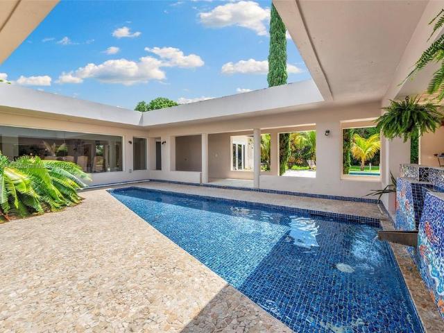 7 bedroom luxury House for sale in Pinecrest, Florida