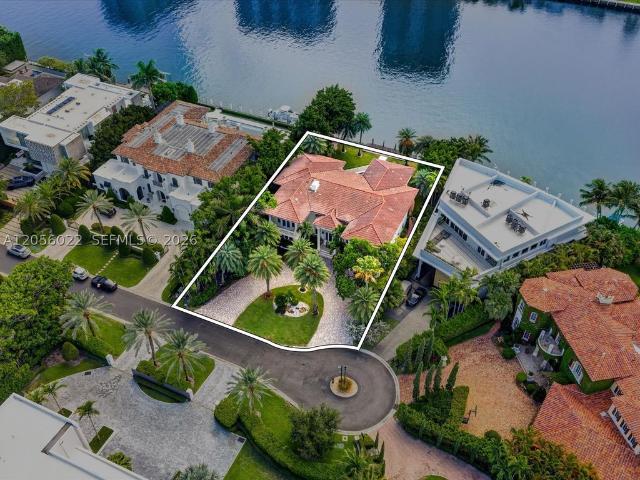 7 bedroom luxury Villa for rent in Golden Beach, Florida
