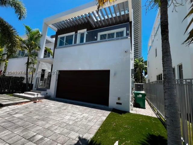 7 bedroom luxury Villa for rent in Sunny Isles Beach, Florida