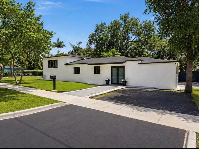7 bedroom luxury Villa for sale in North Miami Beach, Florida