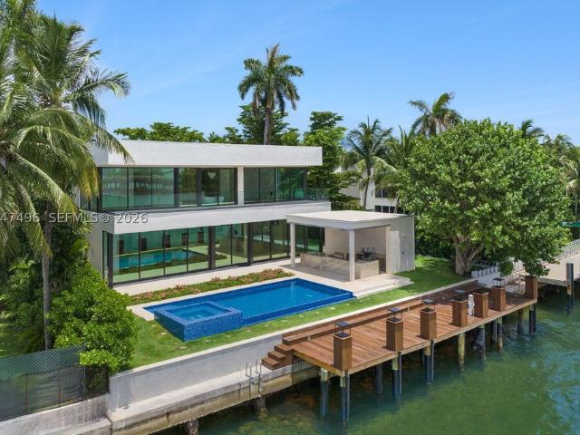 7 bedroom luxury Villa for sale in Bay Harbor Islands, United States