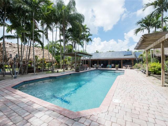 7 bedroom luxury Villa for sale in Homestead, Florida