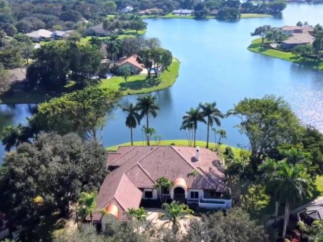 7 bedroom luxury Villa for sale in Parkland, Florida