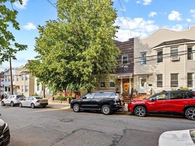 7 bedroom, Maspeth NY 11378 103601749
