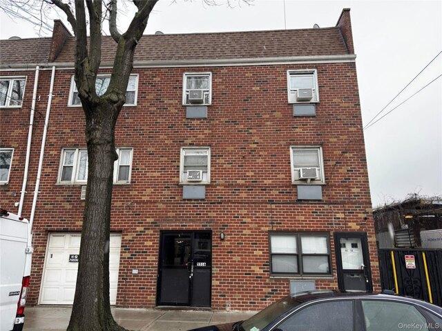7 bedroom, Maspeth NY 11378 103624983