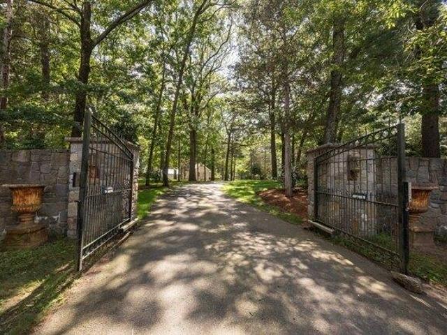 7 bedroom, Milton MA 02186 102828136