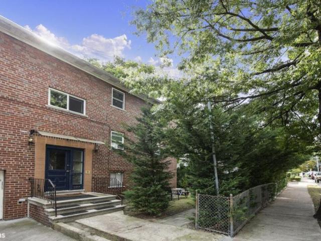 7 bedroom, North Riverdale NY LS102244752