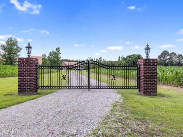 7 bedroom, NC NC LS101341436