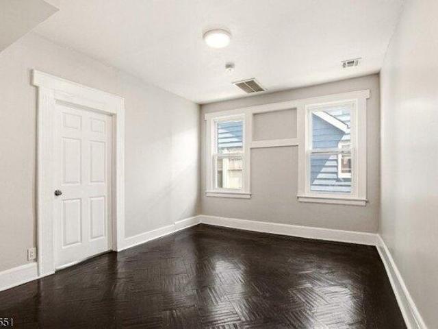 7 bedroom, Newark NJ 07106 105124383