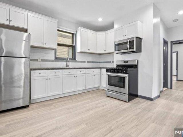 7 bedroom, Newark NJ 07107 102708076