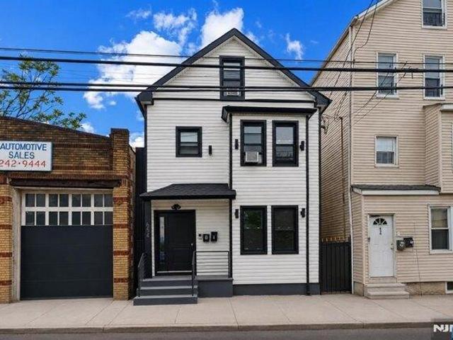 7 bedroom, Newark NJ 07103 102708157