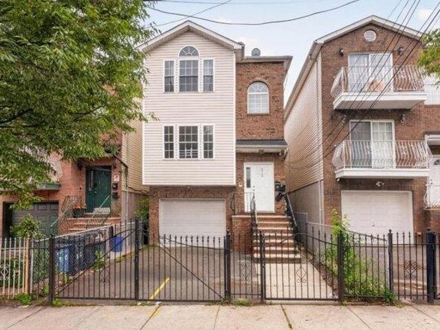 7 bedroom, Newark NJ 07103 105124236