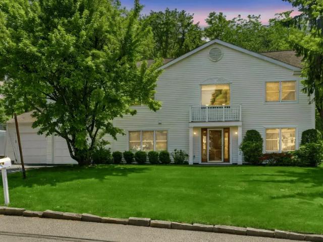 7 bedroom, NY NY 102715698