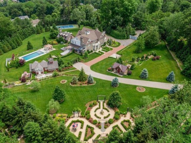 7 bedroom, NY NY LS89127052