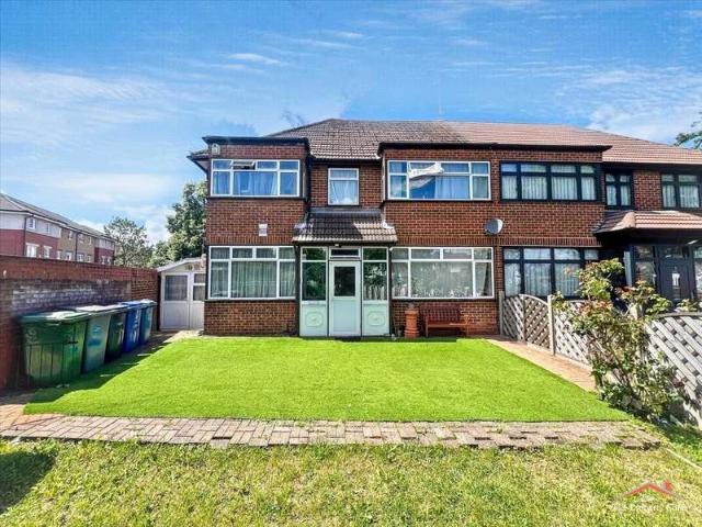 7 Bedroom Semi Detached House