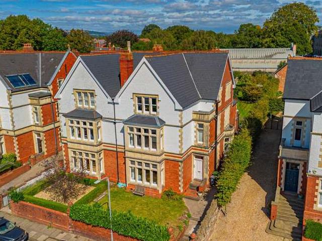 7 Bedroom Semi Detached House