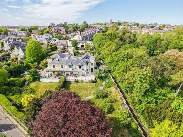 7 Bedroom Semi Detached House