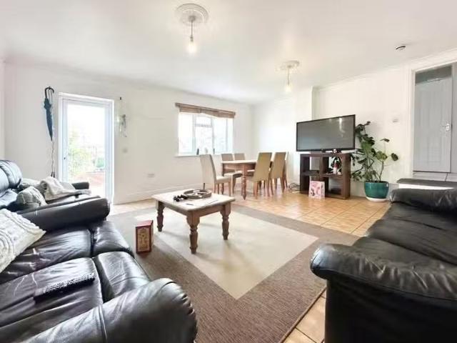 7 bedroom Semi Detached House to rent, Spear Road, Southampton.